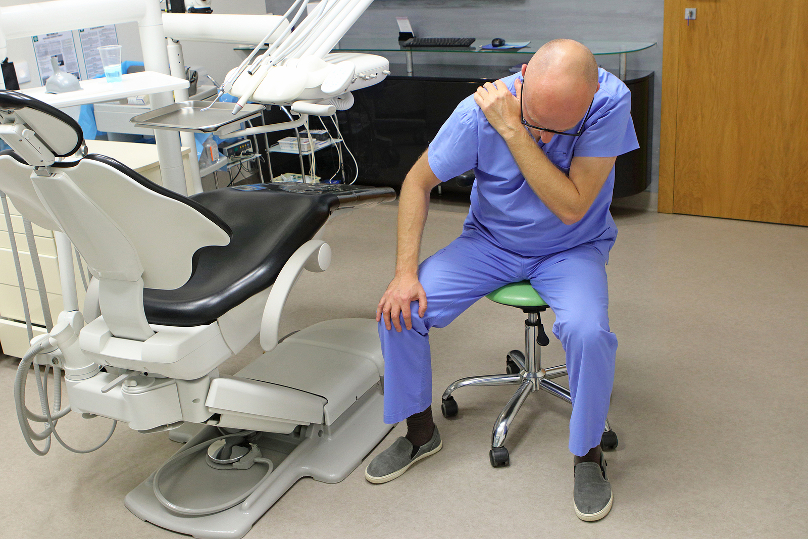 Why Good Posture in Dentistry is Important – Oasis Discussions
